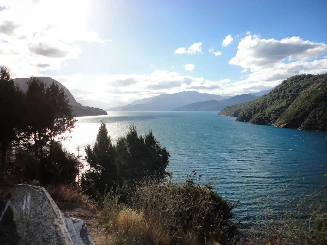 TODO ACERCA DEL HERMOSO LAGO LÁCAR, DE ORIGEN GLACIAR