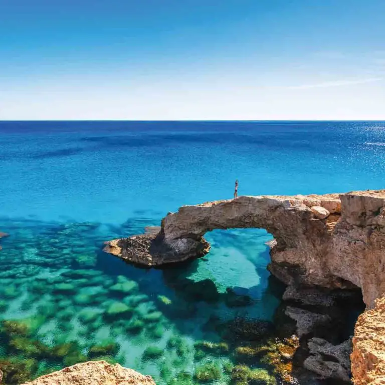 ISLA DE CHIPRE, CUBIERTAS CON AGUAS DEL MAR MEDITERRÁNEO