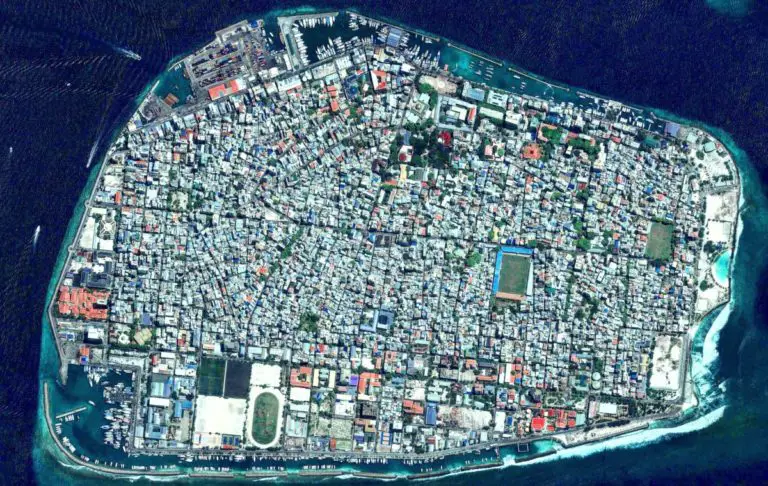 MALÉ, LA CAPITAL DE LAS MALDIVAS, UNA CAÓTICA CIUDAD